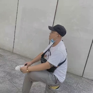 我是老八度 