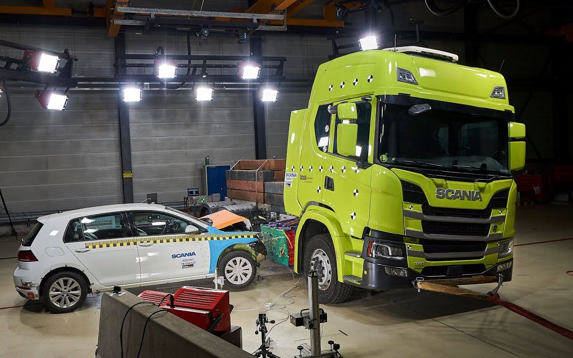 斯堪尼亚电动卡车碰撞测试Crash testing an electric Scania truck