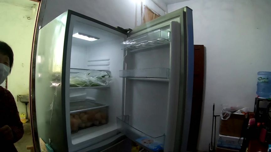 冰箱不启动,本来以为是启动器的问题,检查后原来是温控器坏了