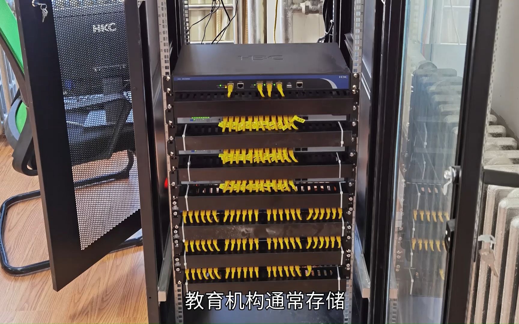 学校建设云机房服务器部署在本地还是云端