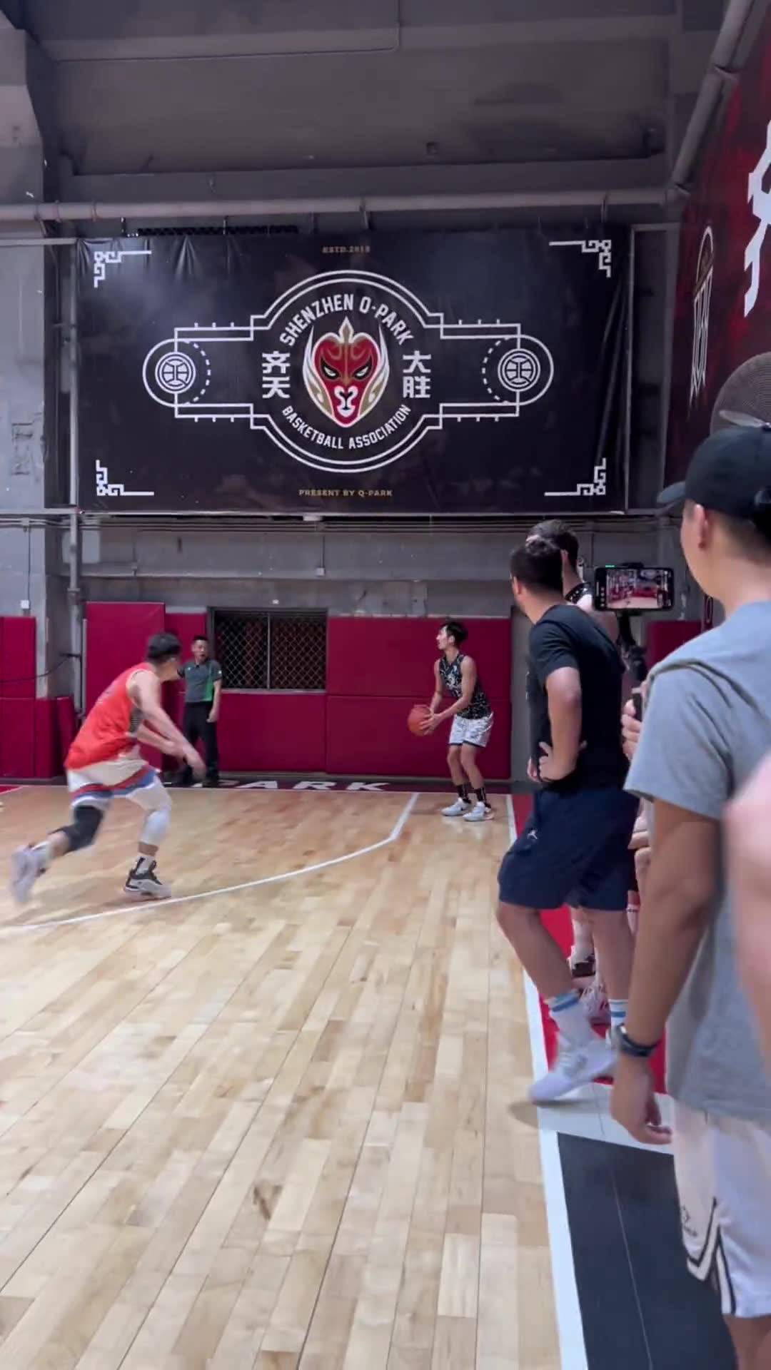 你喜欢团队篮球还是个人表演?