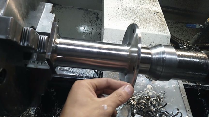 不锈钢工件车外圆,一把刀两个刀位号,手磨刀这转速低了吗?