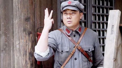 原来以前埋伏鬼子都是这么传递信息的,这种手势可以,简洁明了