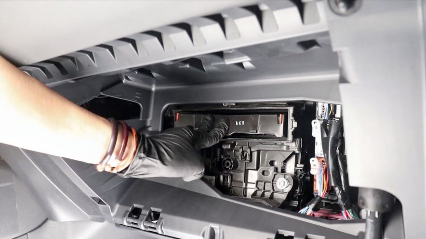 丰田卡罗拉 空调滤芯更换,学会再也不怕车里有异味了!