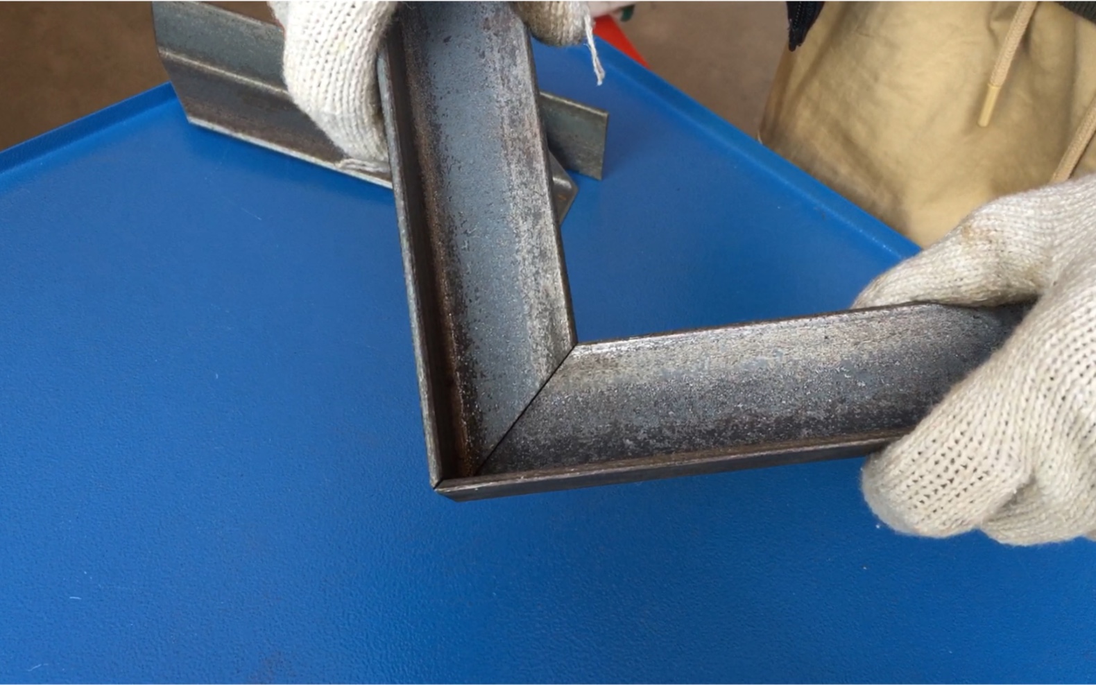 角铁切45度角拼接90度这样加工无缝隙