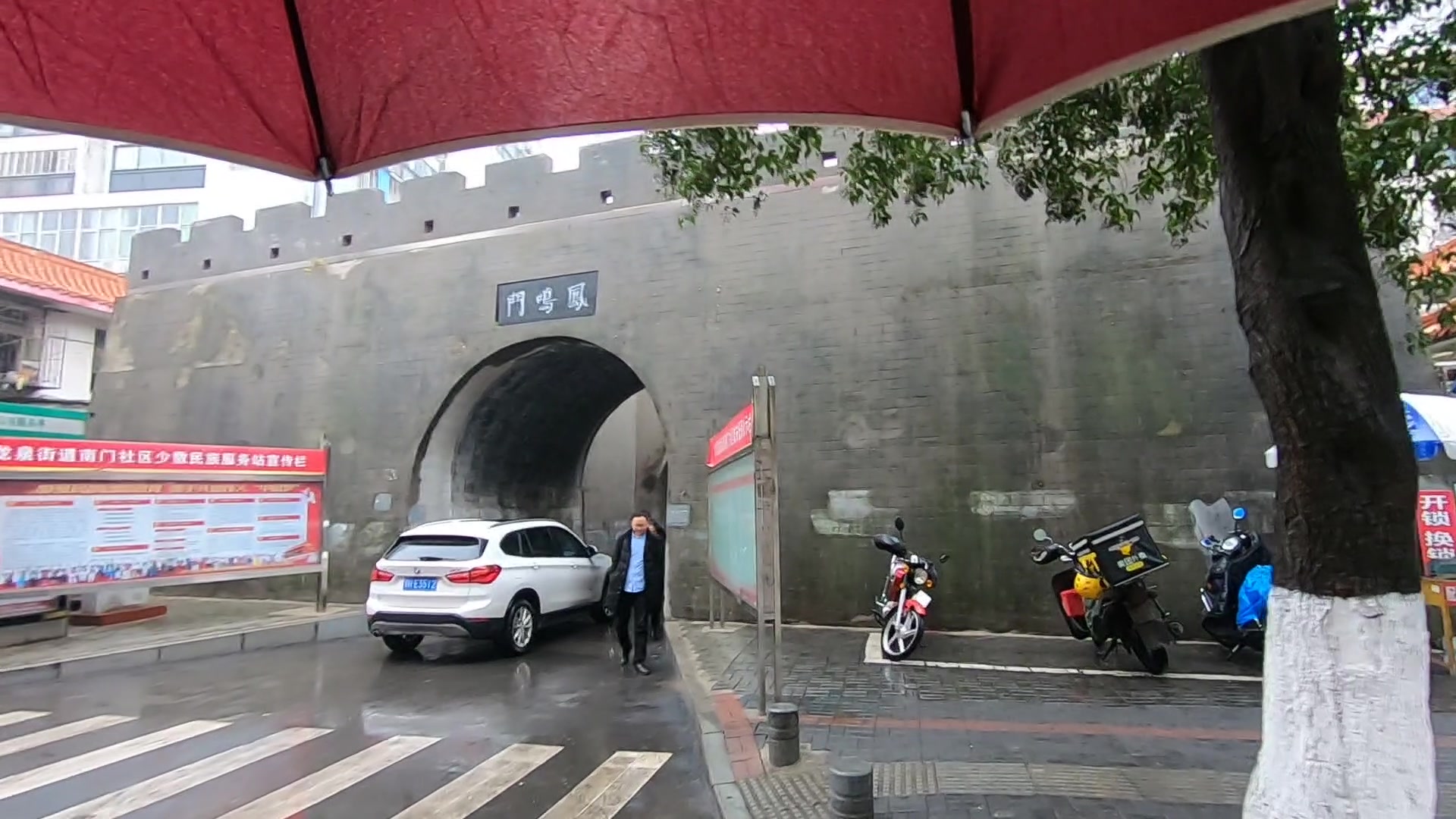 湖北荆门仅存的两座古城门!南薰门和凤鸣门,青石板街很古朴!