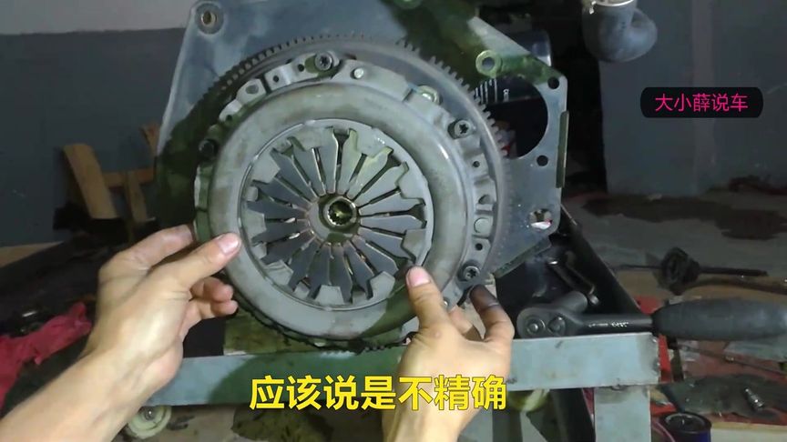 开手动档的朋友注意了,离合踏板抖动的真正原因,正在损害你的车