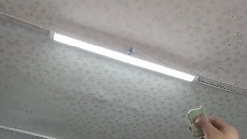 照明灯开关不方便自己装个遥控模块再也不用人跑过去按开关