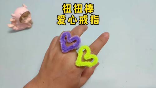 用一根扭扭棒就能做出好看的爱心戒指,不用裁剪,做法简单,一起来试试吧