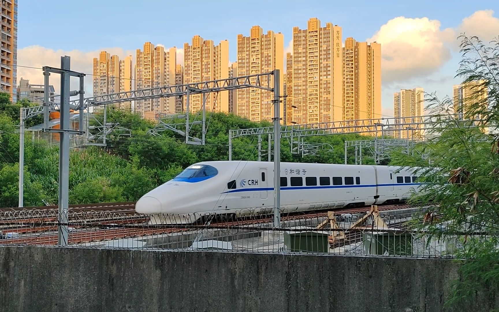 ...G9669(汕头-广州南)深圳北站进站。本务广铁广九段CRH2A-2488。