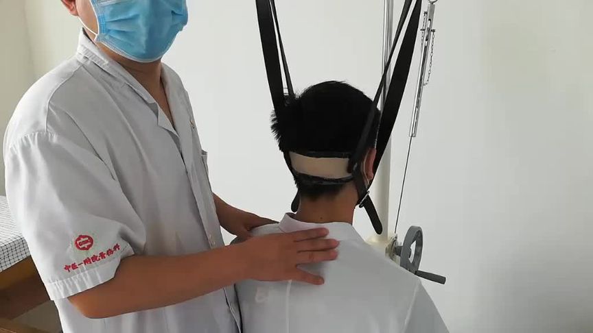 借助牵引椅来完成矫正,治疗神经根型颈椎病,更轻巧,患者更耐受