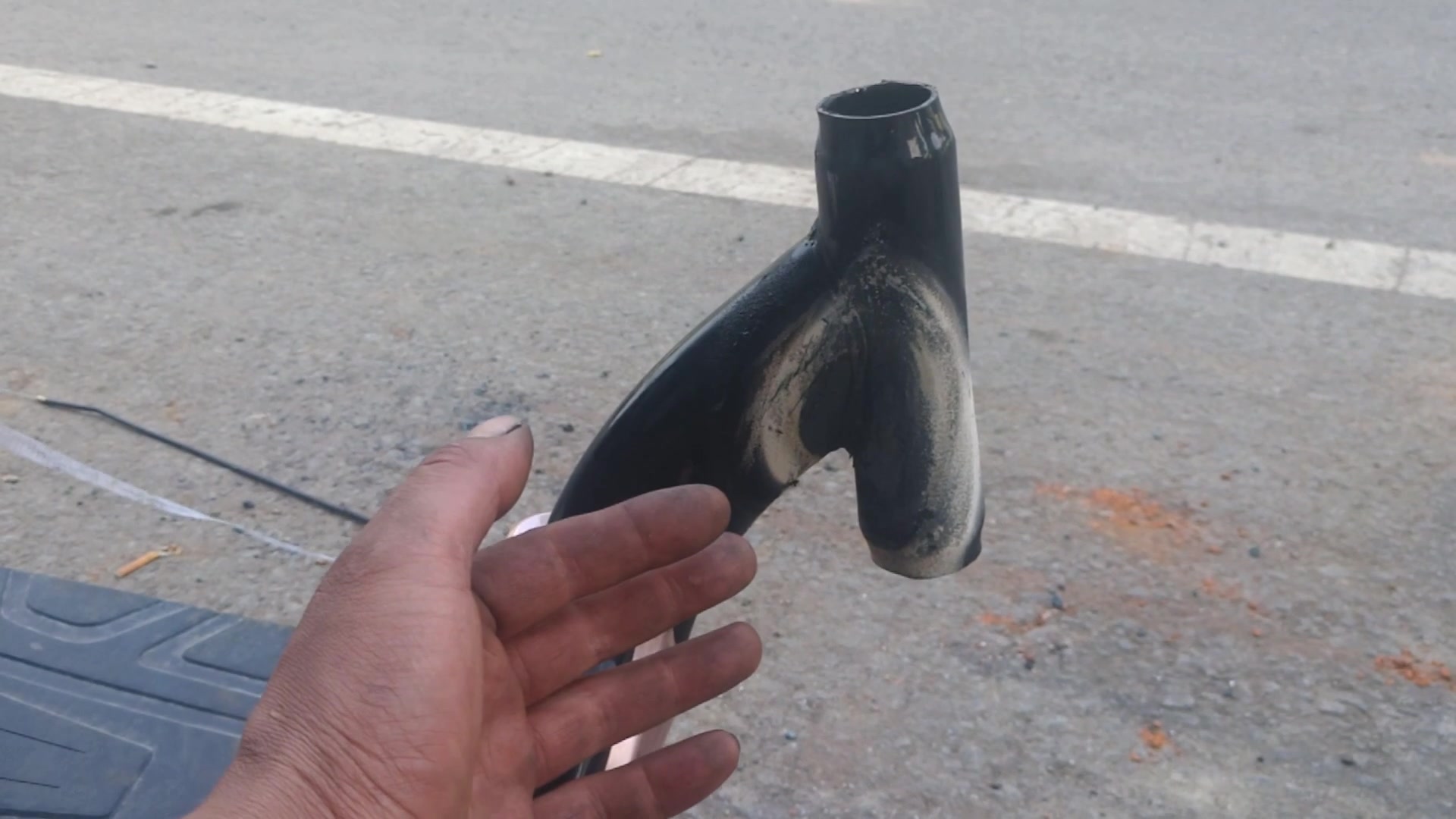 电动车碰撞后车架走形;骑行不舒服怎么办?师傅教你一招轻松修理