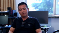 包工头欠钱不还,一脸无所谓,工作人员耐心讲解让他悔悟