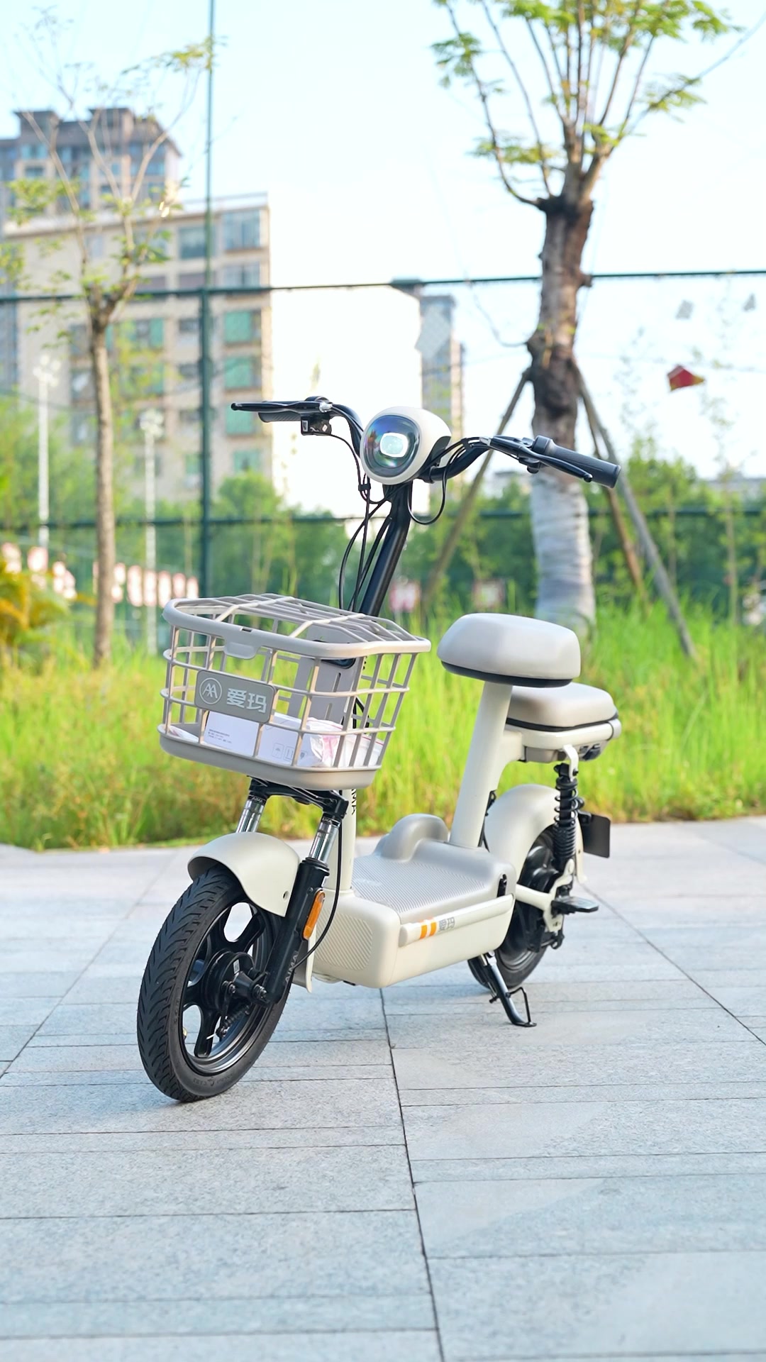 ...精致的,人人都可以轻松驾驭!#爱玛欢乐豆 #爱玛电动车 #新国标电动车