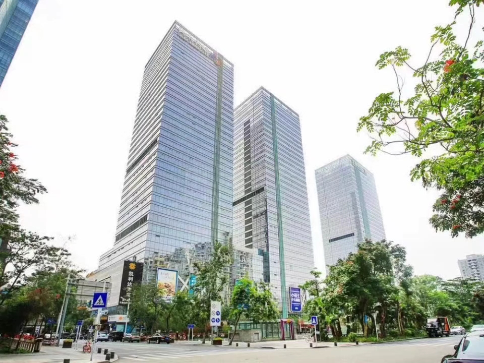 ...1305㎡(7本证)出售单价:40000/㎡各付(可议价)现状:无租约 可自用。