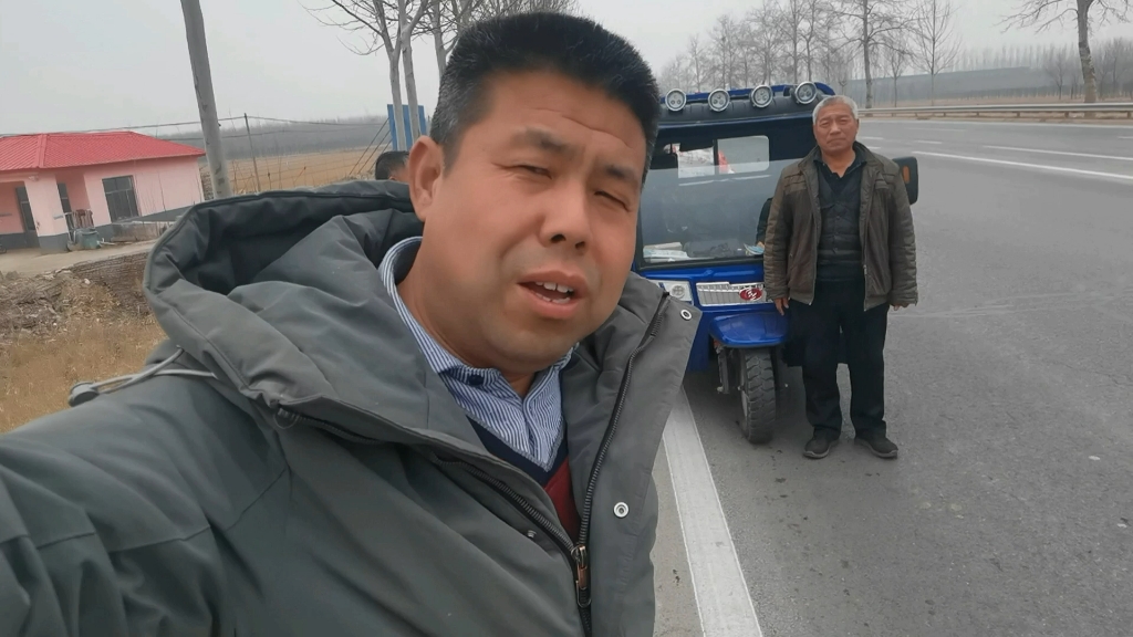 今天出发维修一台电动航母三轮车专用增程器,发电机不工作了