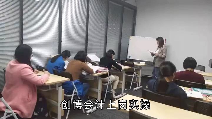 我们将会教您零基础会计上岗实操,出纳实战,真账实操做账报税!