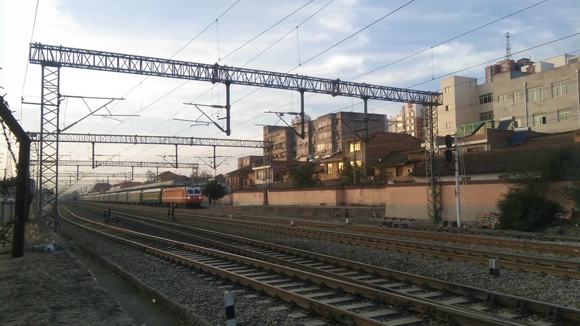 【火车随拍】SS7E-0136牵引客车K420[兰州-泰州]驶出陇海线武功车站