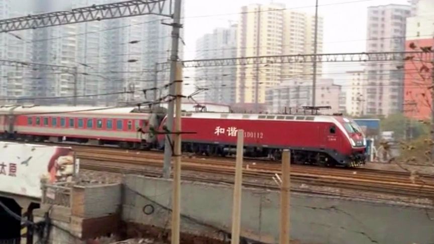 上海开往银川的火车 上局沪段HXD1D牵引K1332次进太原站