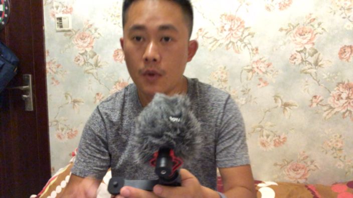 非常实用的手持稳定器外置麦克风支架安装使用非常方便