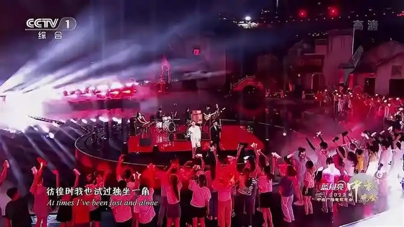 [2022央视中秋晚会]不会唱也会哼的粤语歌李克勤胡夏红日