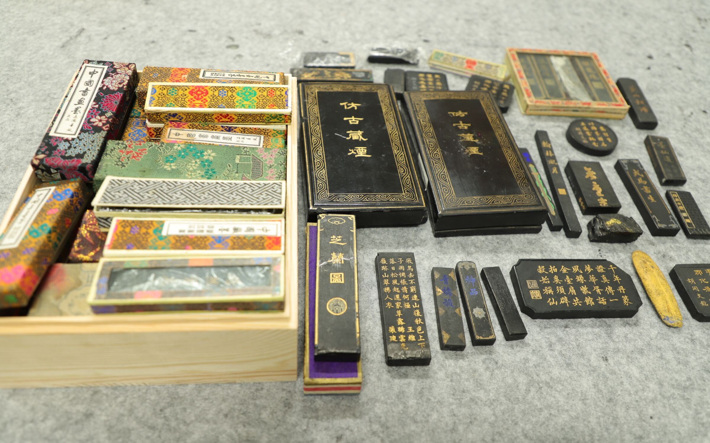 学习国画,并且买了1年多的墨块了,看看up主能有多少。