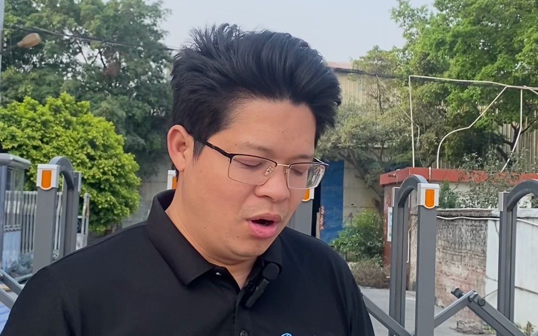 伸缩门配车牌识别完美的解决方案