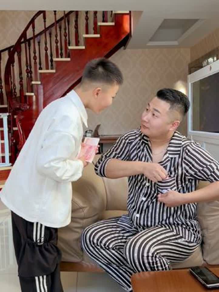 儿子长大了,压岁钱计划初一磕到初八
