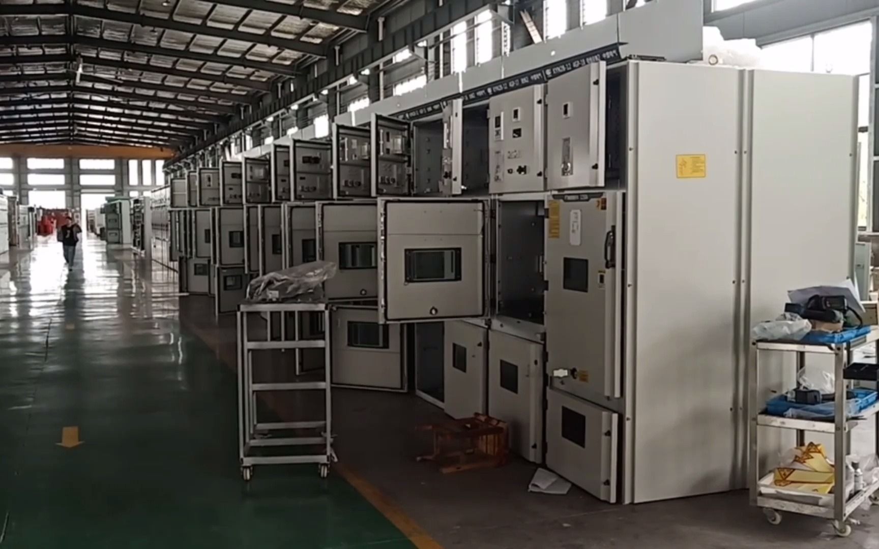 KYN28a-12手车中置式高压开关柜