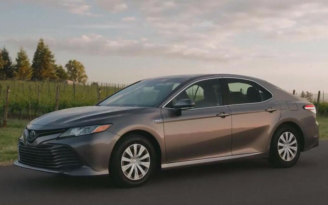 全新凯美瑞实力不俗 两种高颜值外观挑战迈腾