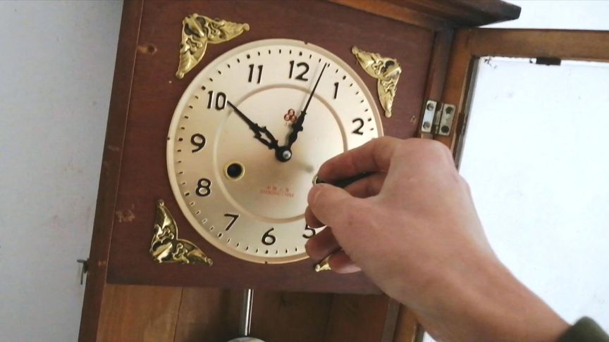 老古董70年代老式挂钟,机械转动,不花一分钱电