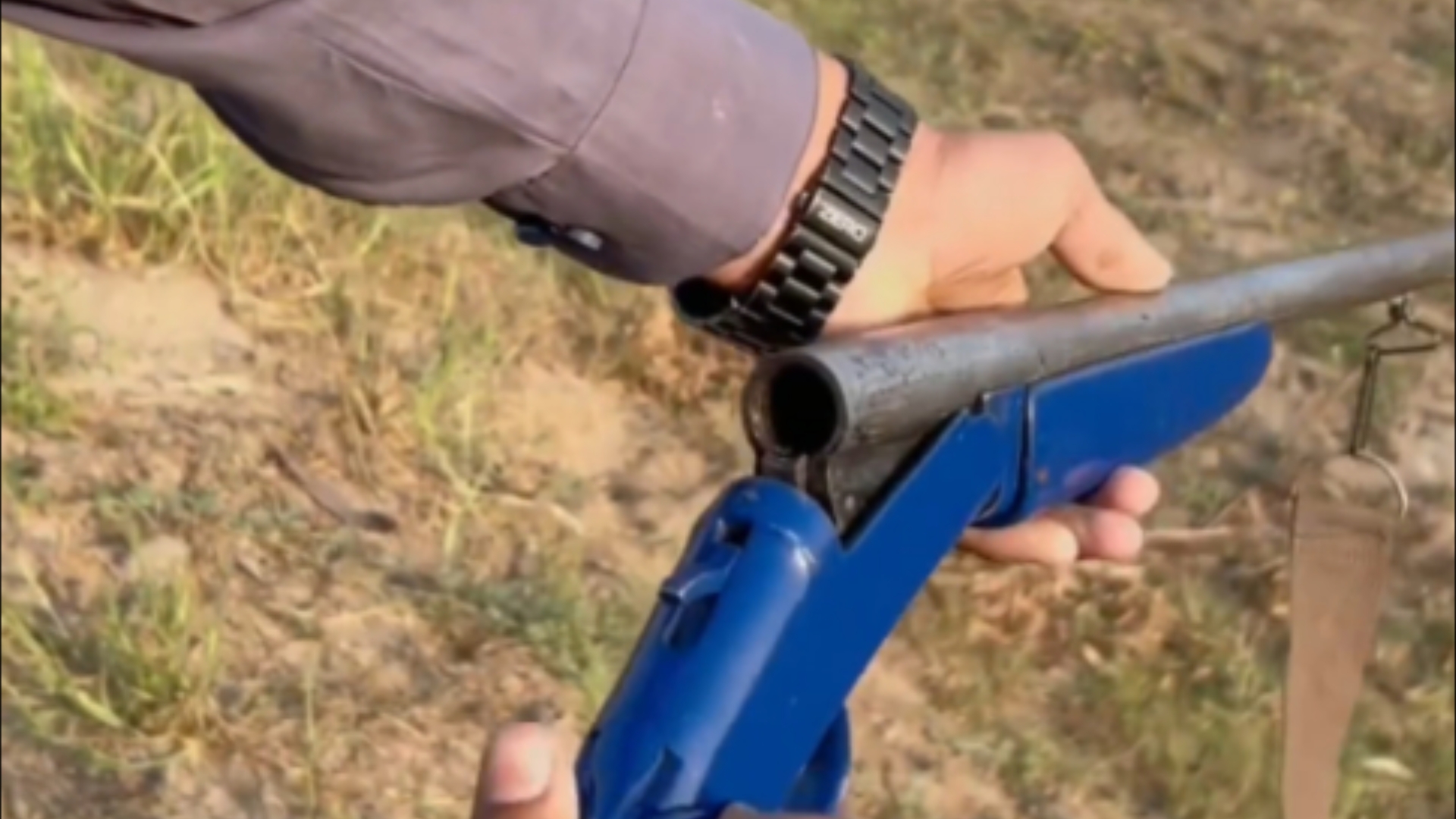 “拿根钢管就能打”