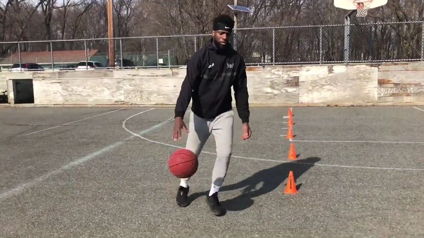 最美室外篮球场!一个人训练也可以这么舒服,控球干货