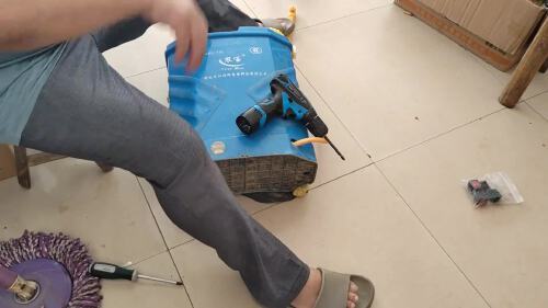 686.电动喷雾器,开关按不动,换起来简单,看完视频你就会换