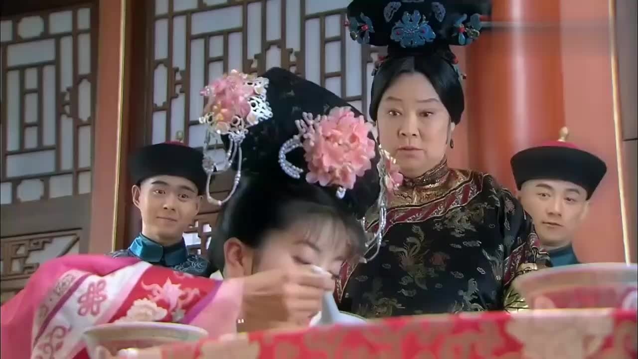 新还珠格格:宫里吃饭规矩多,民间格格气疯了,不干了!