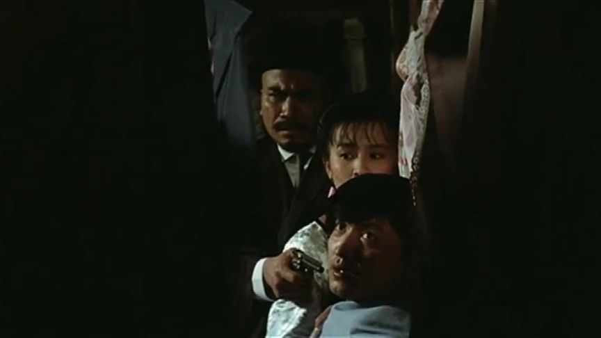 A计划续集:美女说着没人,屋里却藏了一屋子,还好不是晚上!