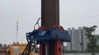 型钢拔桩机,俗称千斤顶,18米的工法桩就是这样拔出来的