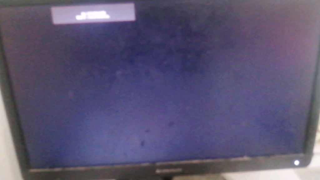 求大佬帮忙,不小心摁到了,超出了显示器的分辨率怎么调回?