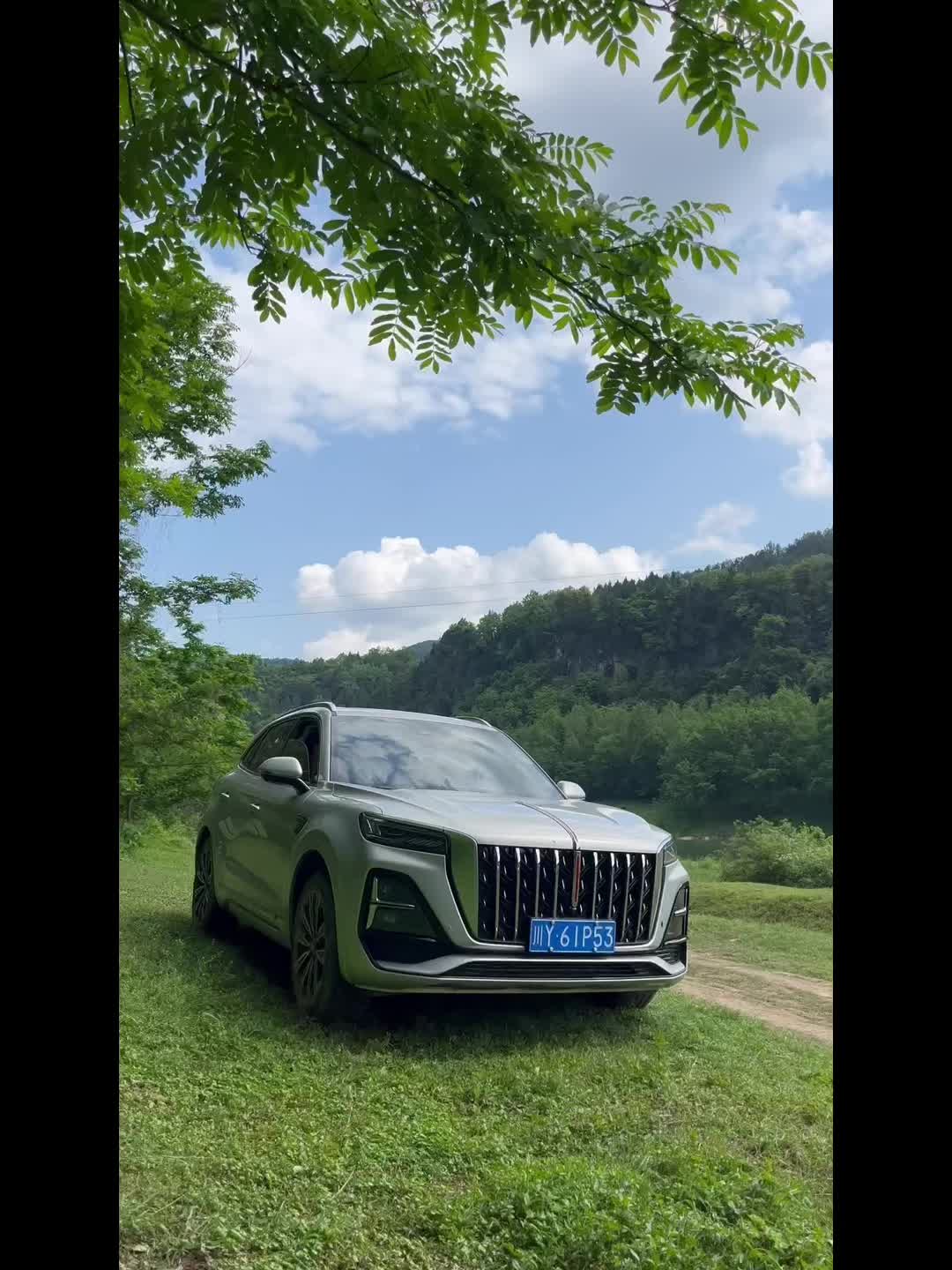 春日出行 红旗HS5上山又下海 #汽车#红旗汽车#汽车摄影