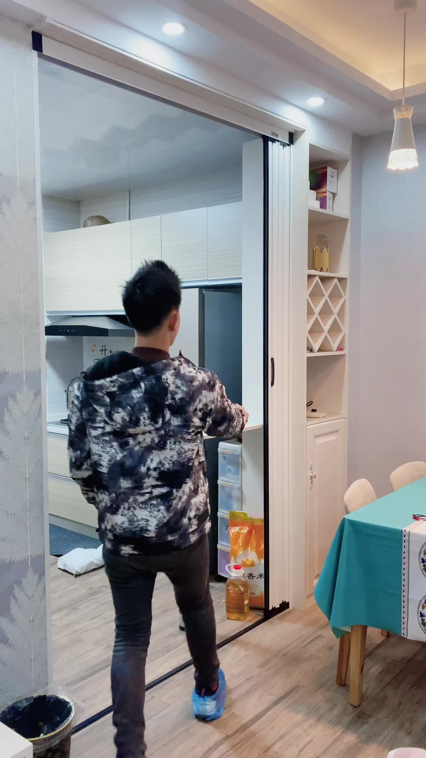 #上热门 厨房2联动隐形推拉门,隔油烟隔空调冷热开通燃气ߑ�ߏ�ߑ...