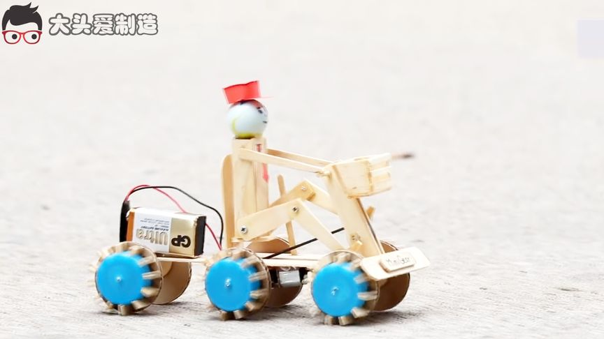 用纸板制作的电动小汽车,竟然还有越野能力!