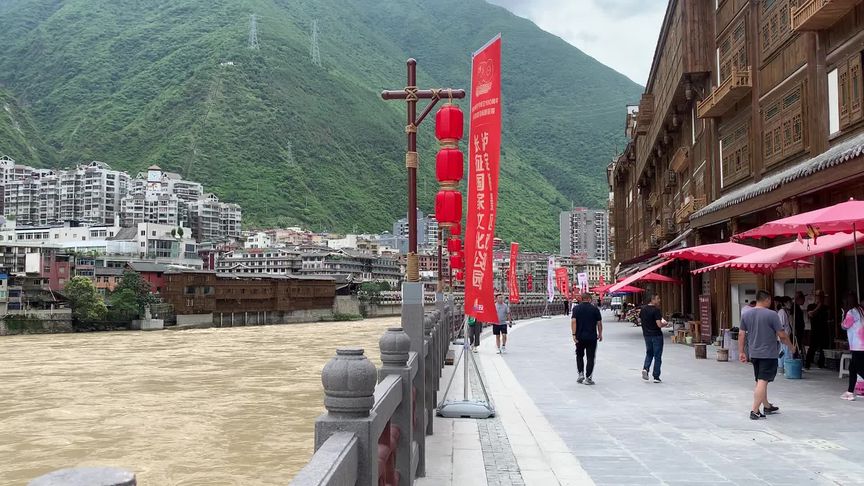 来到泸定～第一个想到的就是泸定桥在哪儿?