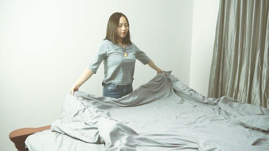 套被子最简单的方法,1分钟就能学会,多重的被子1人也能搞定!