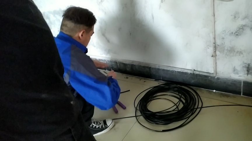 移动宽带没有电信网速快,为什么同事还选移动?听安装师傅怎么说
