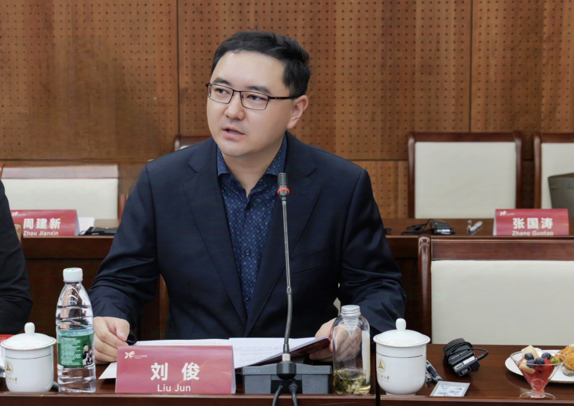 主持中国传媒大学70年校庆中外期刊论坛(英文部分-中国传媒大学刘俊)