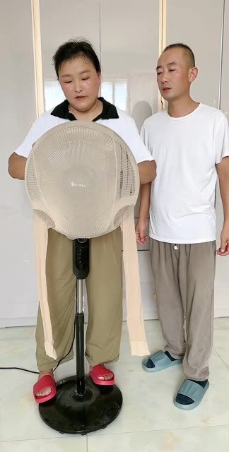 夏天用风扇一定要注意安全。