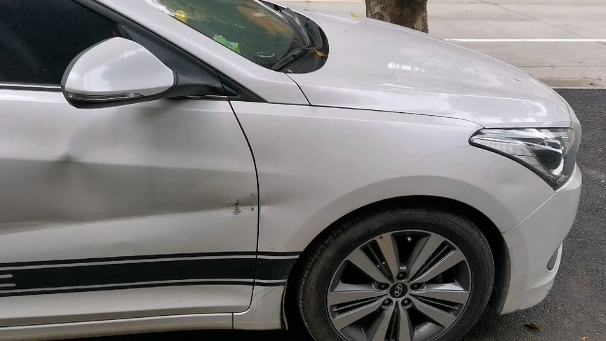 现代汽车车门凹陷,看看怎样修复。