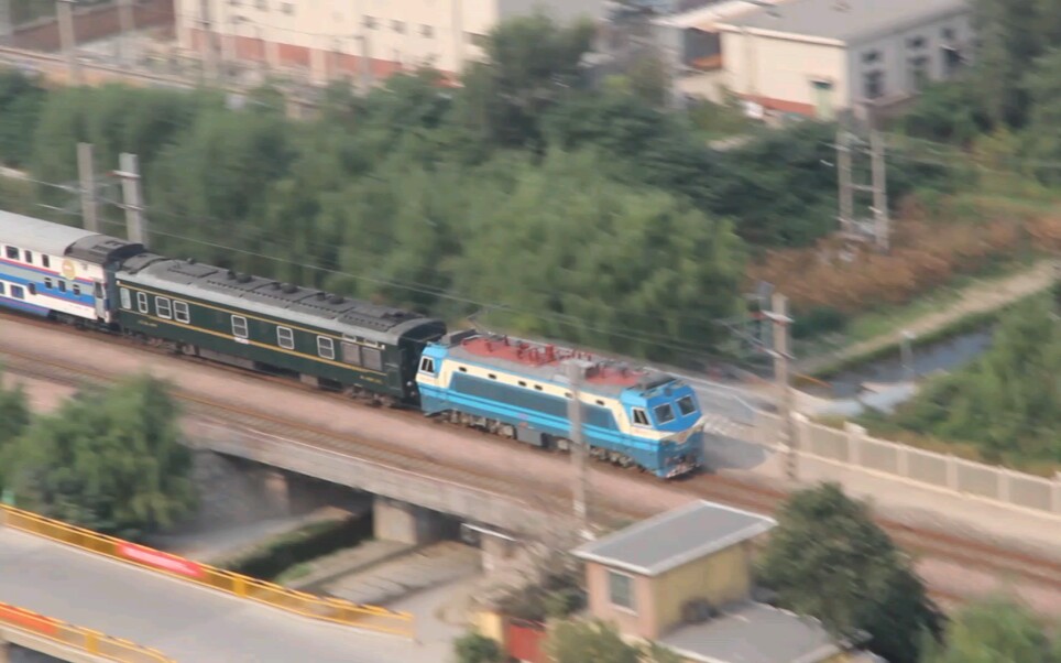 T56 Y512 双层列车共舞