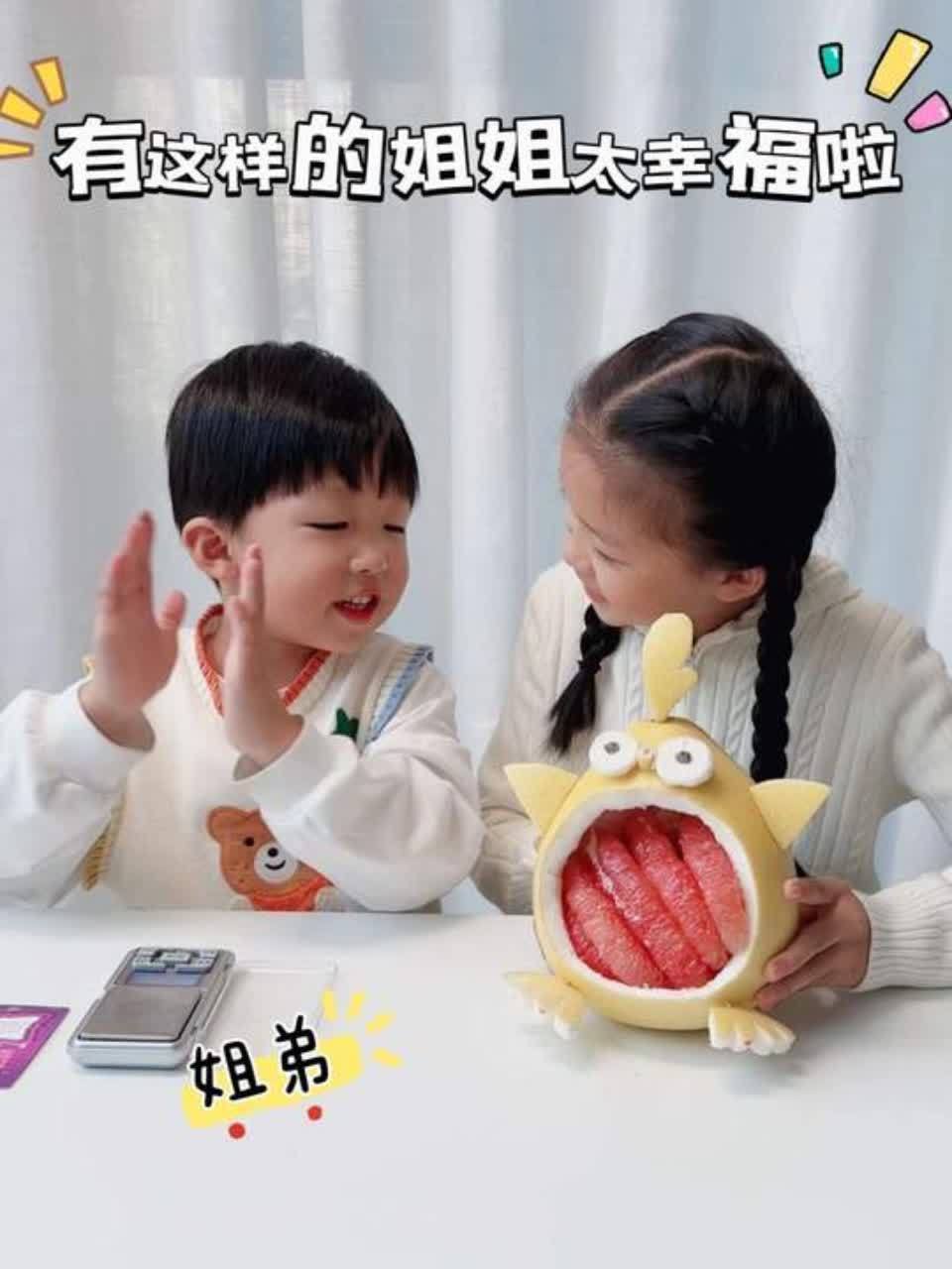 ...才是真爱呀,弟弟不好好吃饭,姐姐真是操碎了心!#姐弟 #龙牡壮骨颗粒...