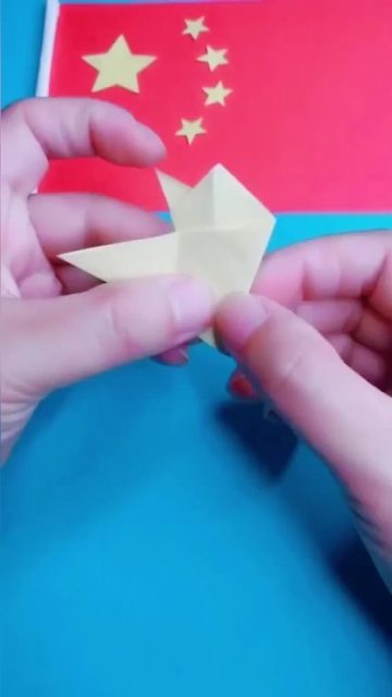 来做手工吧,国旗手工制作,幼儿国庆必备手工,五角星剪纸